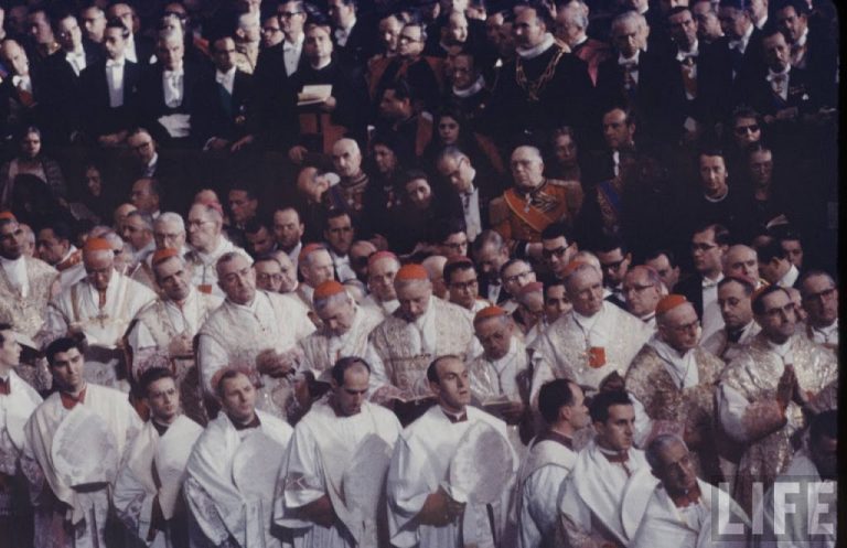 Mantellone, soprana, croccia – I komu to przeszkadzało?